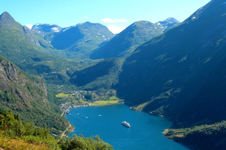 Frozen 2 and Norway: Witness The Familiar Places Live | Nordiva Tours
